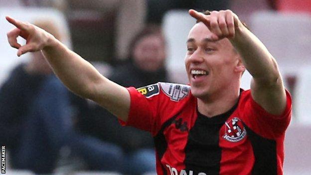 Irish Premiership: Heatley gives Crues win at Warrenpoint - BBC Sport