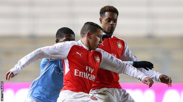 Arsenal youngster Ismael Bennacer cleared for Algeria - BBC Sport