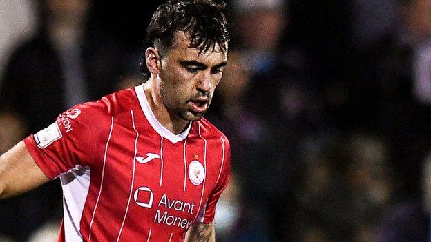 St Johnstone sign defender John Mahon but lose Cammy MacPherson - BBC Sport