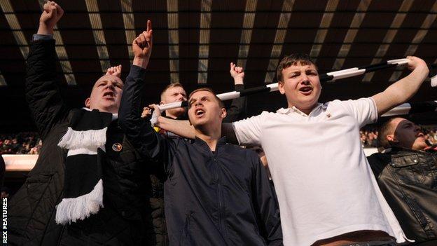 Charlton Athletic: CARD hand out free scarves to celebrate Roland ...