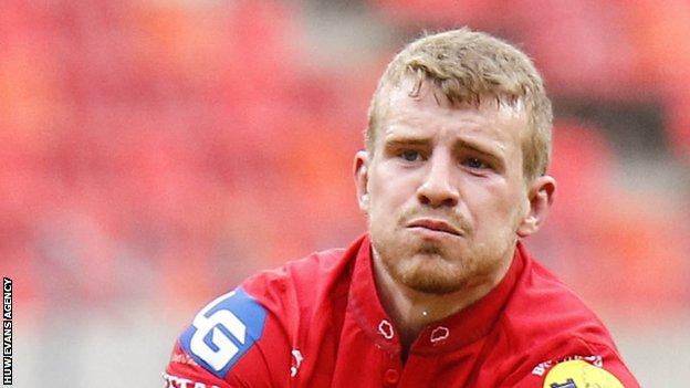 Mike Phillips only scrum-half fit as Scarlets suffer Evans blow - BBC Sport