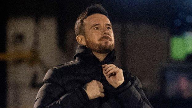 Barry Ferguson: Alloa Athletic boss resigns after poor run - BBC Sport