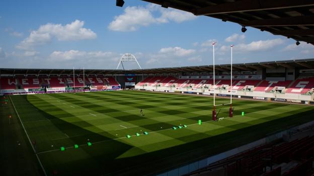Scarlets: Welsh region report losses of £1.8m for 2021-22 - BBC Sport