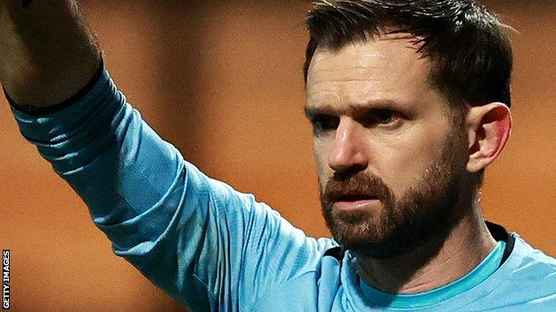 Mark Howard: Carlisle United sign free-agent keeper until end of 2021 ...