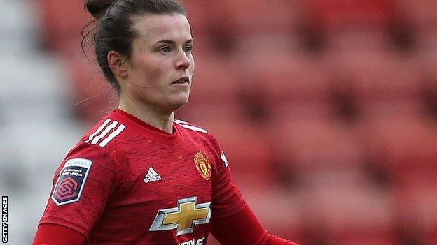 Hayley Ladd: Manchester United midfielder extends contract - BBC Sport