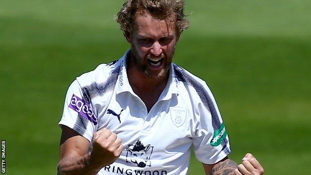 Gareth Berg: Hampshire all-rounder agrees new one-year contract with ...