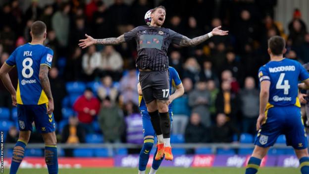 AFC Wimbledon 1-1 Newport County - Offrande Zanzala penalty rescues ...