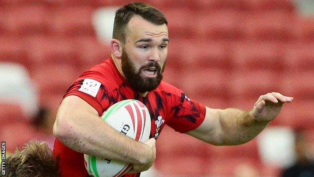World Rugby Sevens Series: Wales edge towards survival - BBC Sport