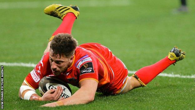 Dorian Jones: Dragons fly-half joins French Pro D2 side Angouleme - BBC ...