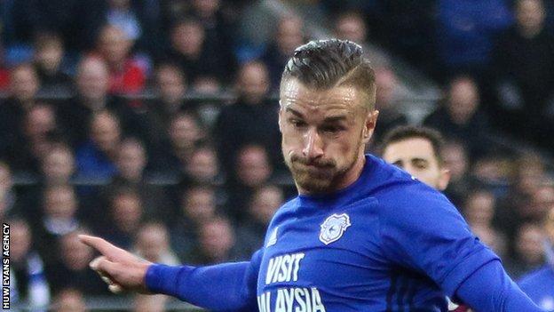 Joe Bennett: Contract extension for Cardiff City defender - BBC Sport