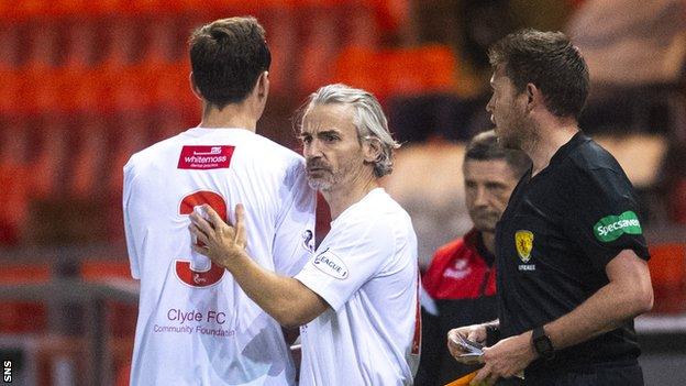 Clyde boss Danny Lennon, 50, helps beat Celtic colts - BBC Sport