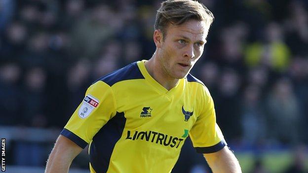 Todd Kane: Hull City sign Chelsea defender on season-long loan - BBC Sport