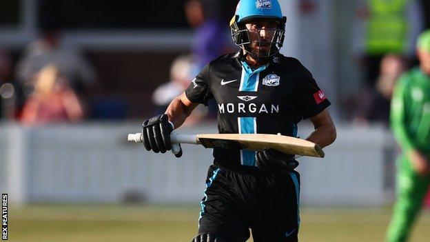 Kashif Ali: Worcestershire batter signs two-year deal until 2024 - BBC ...