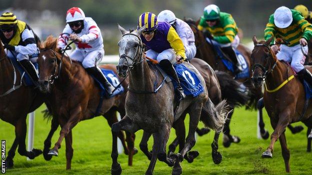 Princess Zoe wins at ParisLongchamp for trainer Tony Mullins - BBC Sport