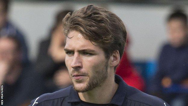 Luke Leahy: Walsall sign Falkirk left-back on a free transfer - BBC Sport