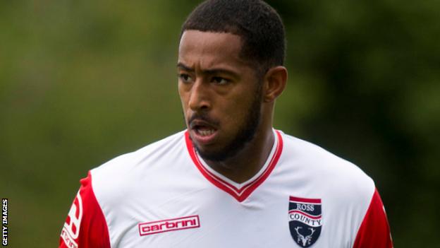 Oldham Athletic: Jamie Reckord and Luke Woodland sign - BBC Sport