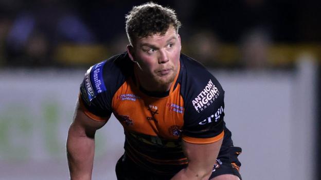 Adam Milner: Huddersfield Giants sign Castleford Tigers stalwart on ...
