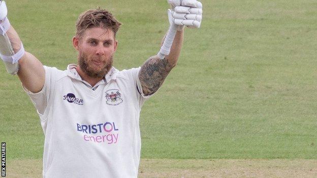Gloucestershire v Worcestershire: Chris Dent hits 92 before Worcs fight ...