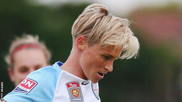Jess Fishlock: Wales midfielder back with Melbourne City - BBC Sport