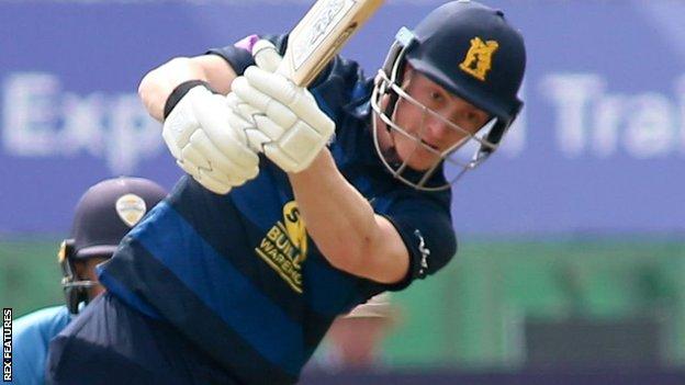 Warwickshire release Alex Mellor and George Panayi - BBC Sport