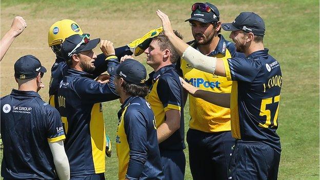 Glamorgan Cricket: Andy Gorvin and Tegid Phillips earn deals - BBC Sport