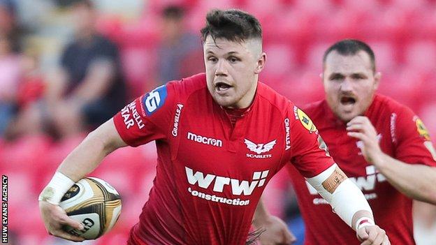Wayne Pivac: Scarlets coach explains omission of Wales wing Steff Evans ...