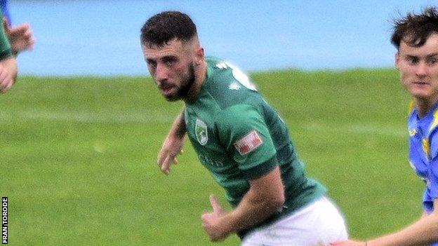 Guernsey FC concede late on as they draw 1-1 at Marlow - BBC Sport