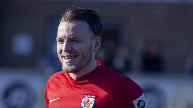 Jamie Insall: Star striker signs new Connah's Quay Nomads contract ...