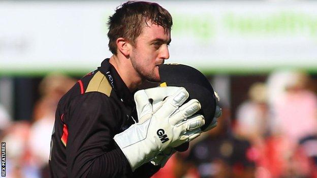 Lewis Hill: Leicestershire wicketkeeper batsman extends deal until 2021 ...
