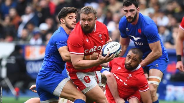 Tomas Francis: Wales prop quits Ospreys to join French club Provence ...