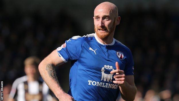 Drew Talbot: Chesterfield full-back signs new one-year deal - BBC Sport