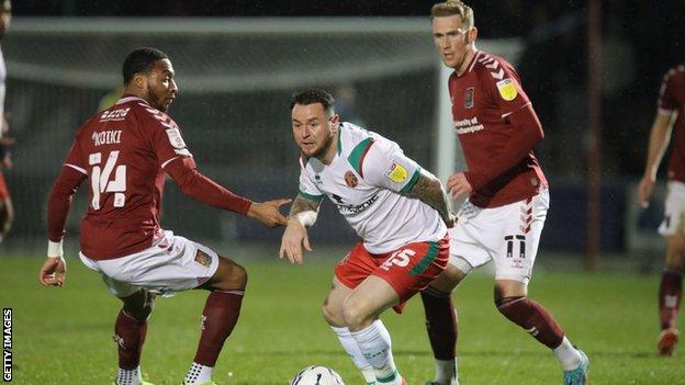 Walsall: Lee Tomlin among five released by League Two club - BBC Sport