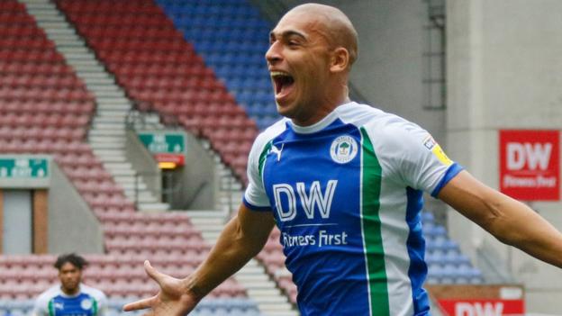 James Vaughan: Bradford City sign striker on three-year deal - BBC Sport
