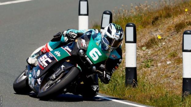 Isle of Man TT: Michael Dunlop wins Supertwin to inch closer to all-time record - BBC Sport