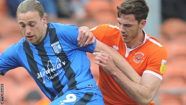 Ben Heneghan: Sheffield United defender returns to Blackpool on loan ...