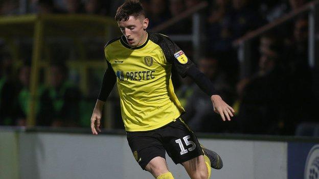 Reece Hutchinson: Cheltenham Town sign former Burton Albion left-back ...