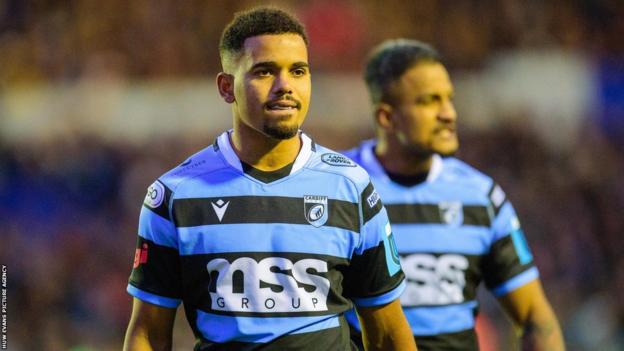 Ben Thomas: Wales back signs new Cardiff contract - BBC Sport