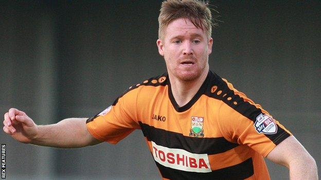 Michael Gash: Barnet striker suffers serious knee injury - BBC Sport