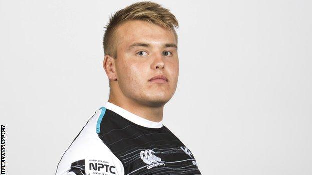 Ifan Phillips: Hooker signs new Ospreys contract - BBC Sport