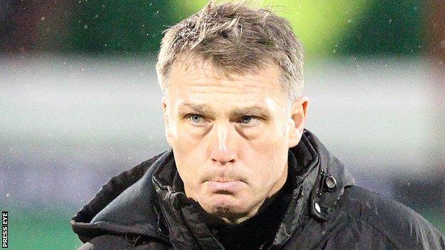Alan Kernaghan quits as Glentoran manager after cup shock - BBC Sport