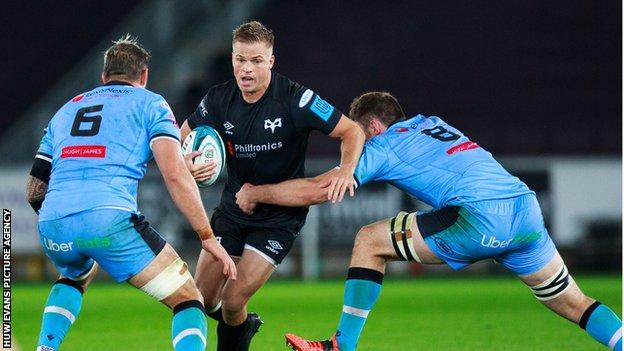 Wales welcome back fly-halves Gareth Anscombe and Rhys Priestland - BBC ...