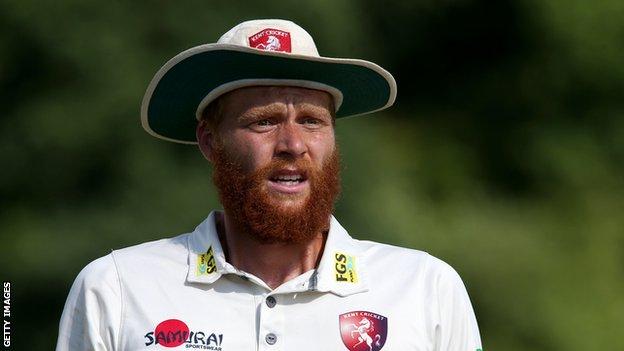 Ivan Thomas: Kent fast bowler faces absence after knee surgery - BBC Sport