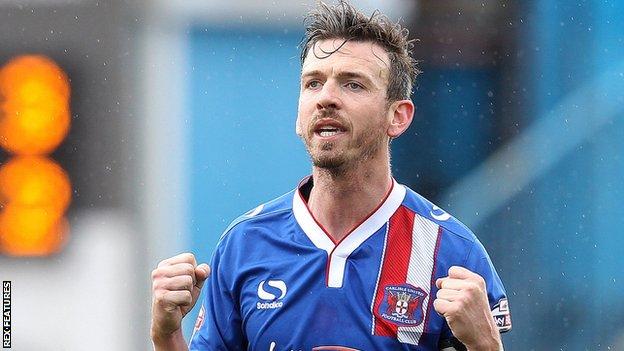 Nathan Jones: Luton Town boss surprised by rescinded Michael Raynes red ...