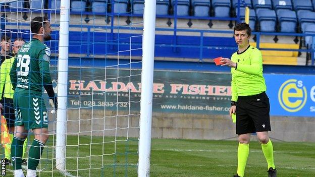 Irish Cup: Larne beat nine-man Crusaders after shootout drama - BBC Sport