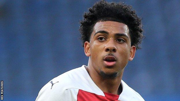 Xavier Amaechi: Bolton sign former Arsenal youth player on loan - BBC Sport