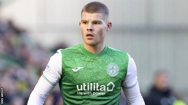 Hibernian: Chris Mueller makes swift departure for Chicago Fire - BBC Sport