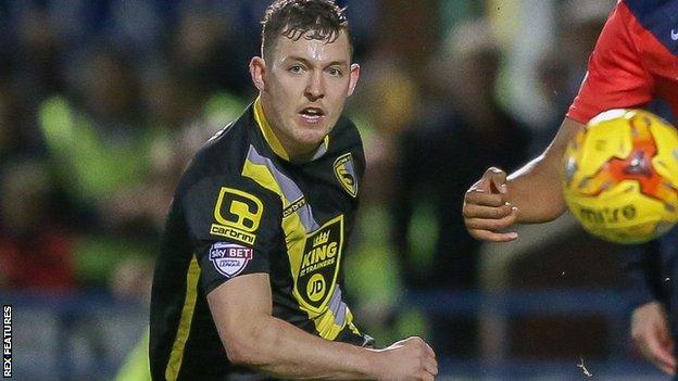 Shaun Beeley: Barrow sign former Morecambe right-back - BBC Sport