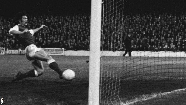 Jimmy O'Rourke: Hibernian hero dies aged 76 - BBC Sport