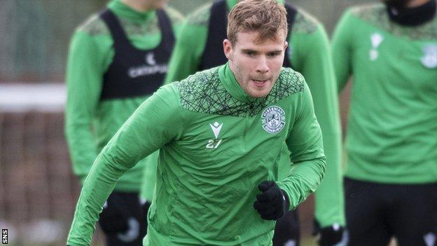 Chris Cadden: Former Motherwell midfielder signs for Hibs - BBC Sport