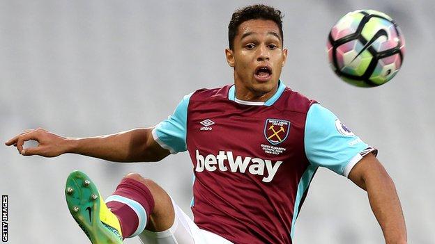 Kyle Knoyle: Swindon Town sign former West Ham United defender - BBC Sport